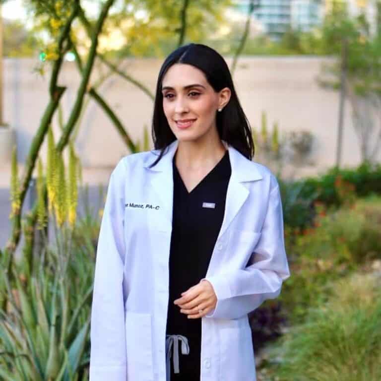 Karen Muñoz | Board-Certified Physician | Vein Envy®